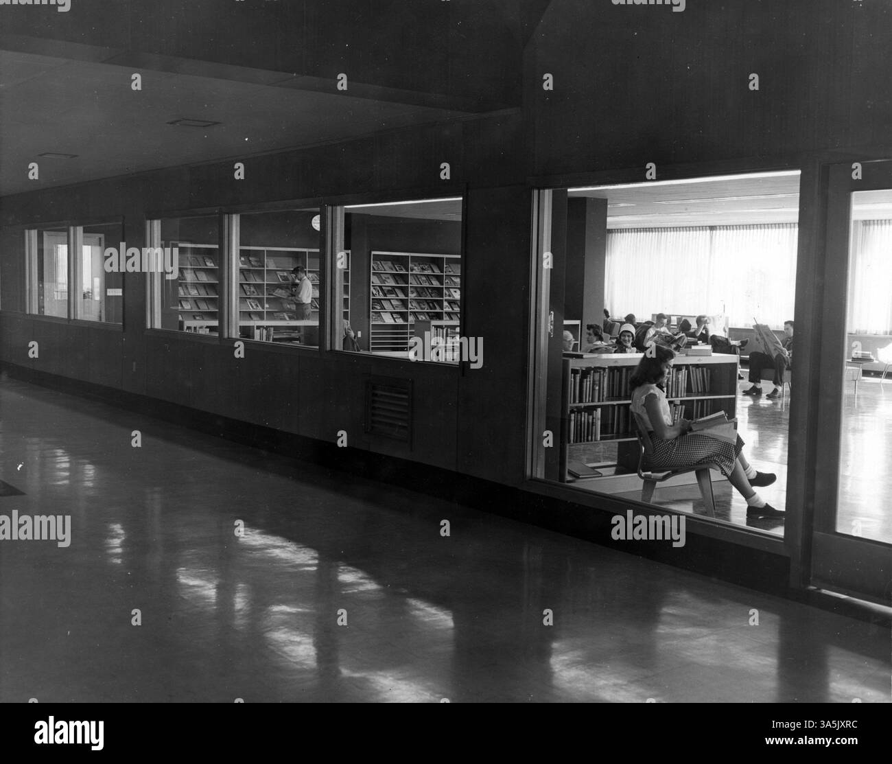 This image shows the recreational reading room at Kiehle Library at St ...