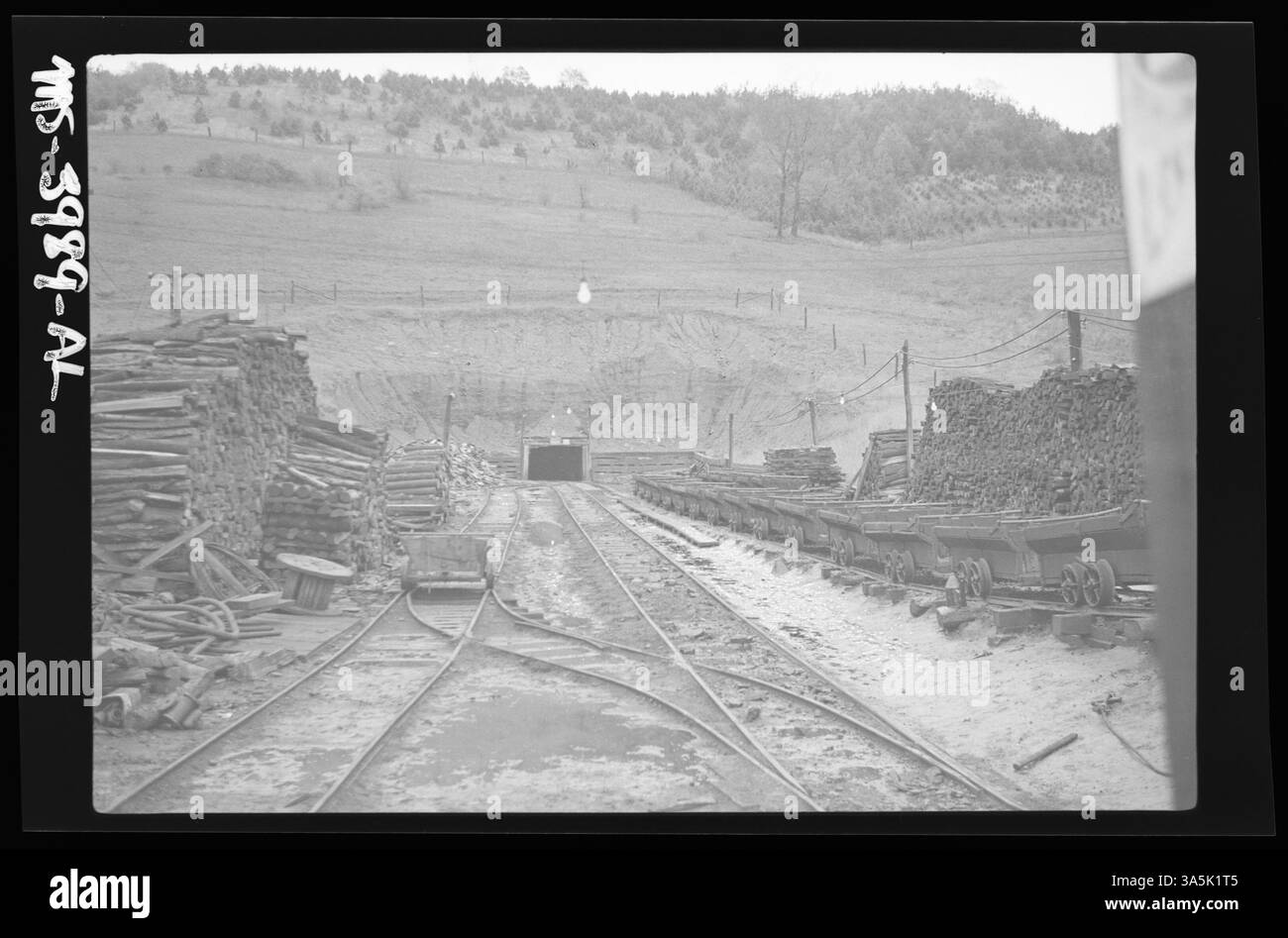 The entry to S.C. Streams Black Diamond Mine in Creekside, Indiana ...