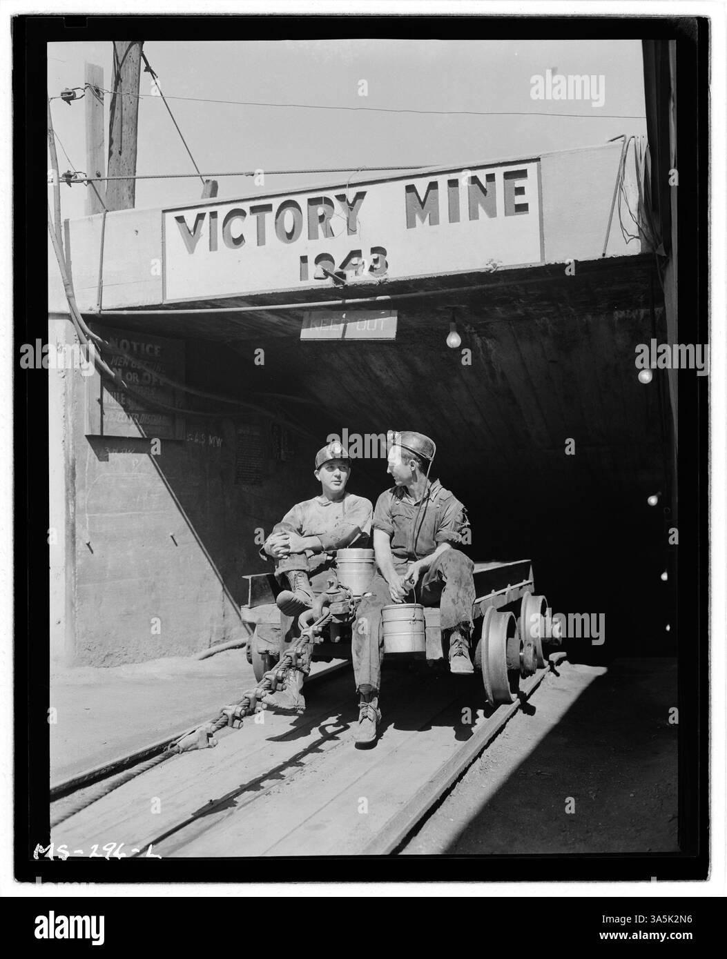 World War II veterans Glenn V. Johnson and Reese Sollars chat while ...