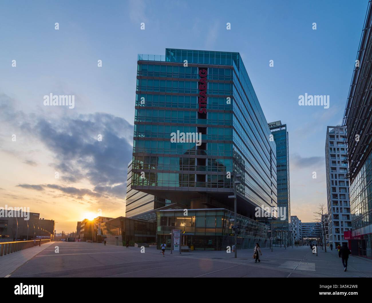 Vienna: Vienna: STRABAG headquarters in Donaucity in 22. Donaustadt ...