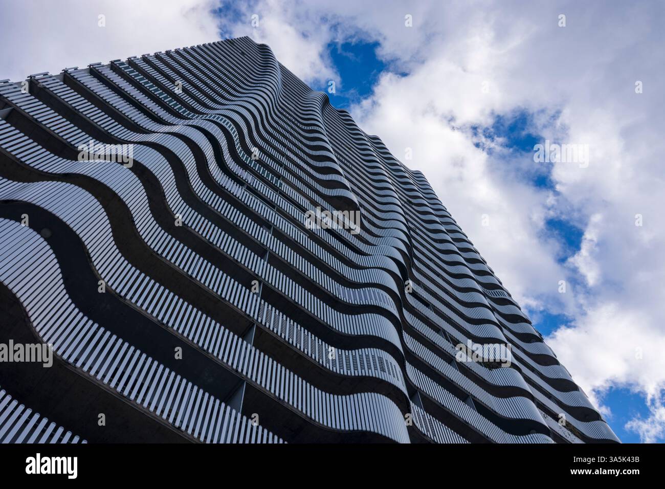 Vienna: Vienna: high-rise apartment building at Citygate, balcony ...