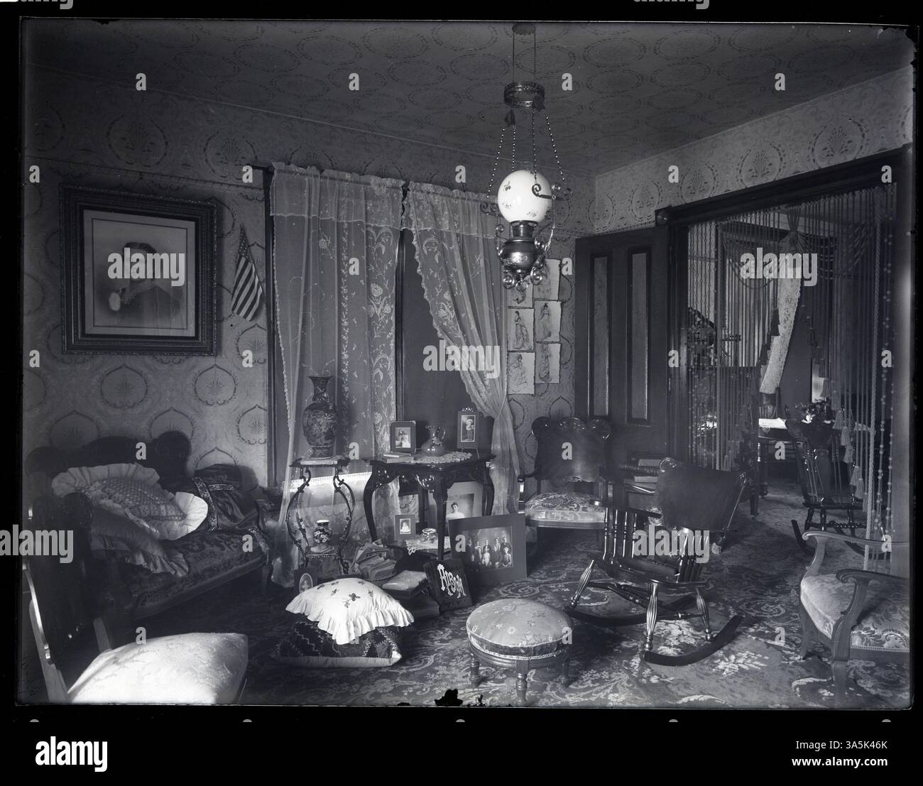The parlor of the Frederick Holcombe home at 728 Mulberry West ...
