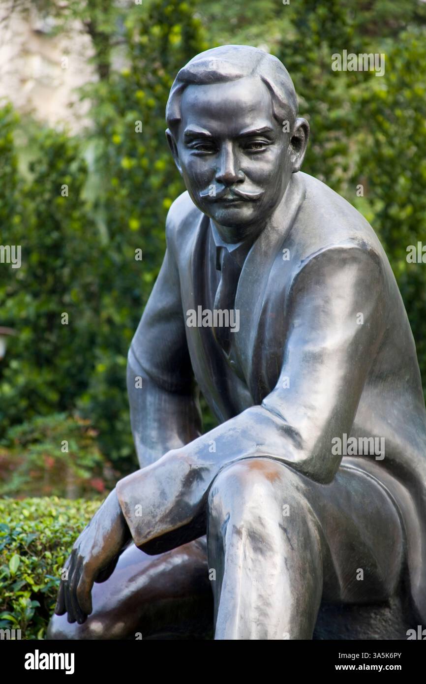 Statue of Dr. Sun Yat Sen by Cao Chong-en, Sun Yat Sen Memorial Hall, Taipei, Taiwan Island ...