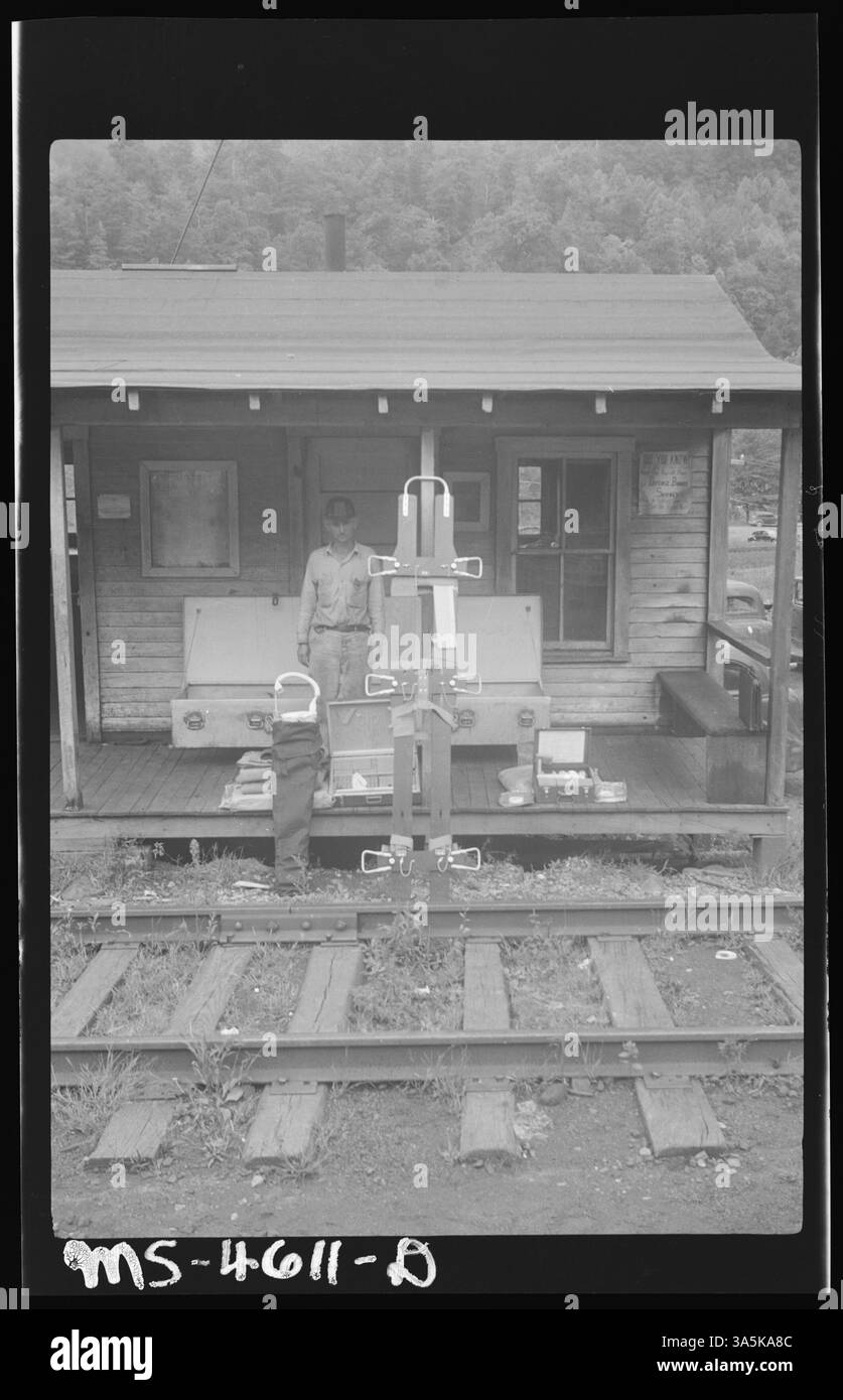 The reverse side of a stretcher splint, made by the Pardee & Curtin ...