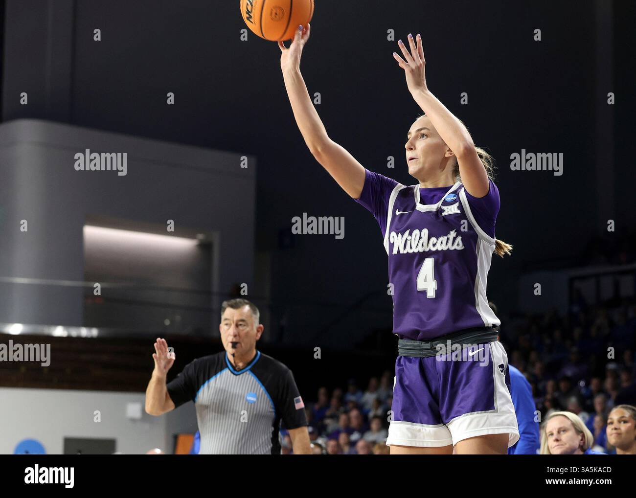 Kansas State's Serena Sundell (4) takes an open shot against Kentucky ...
