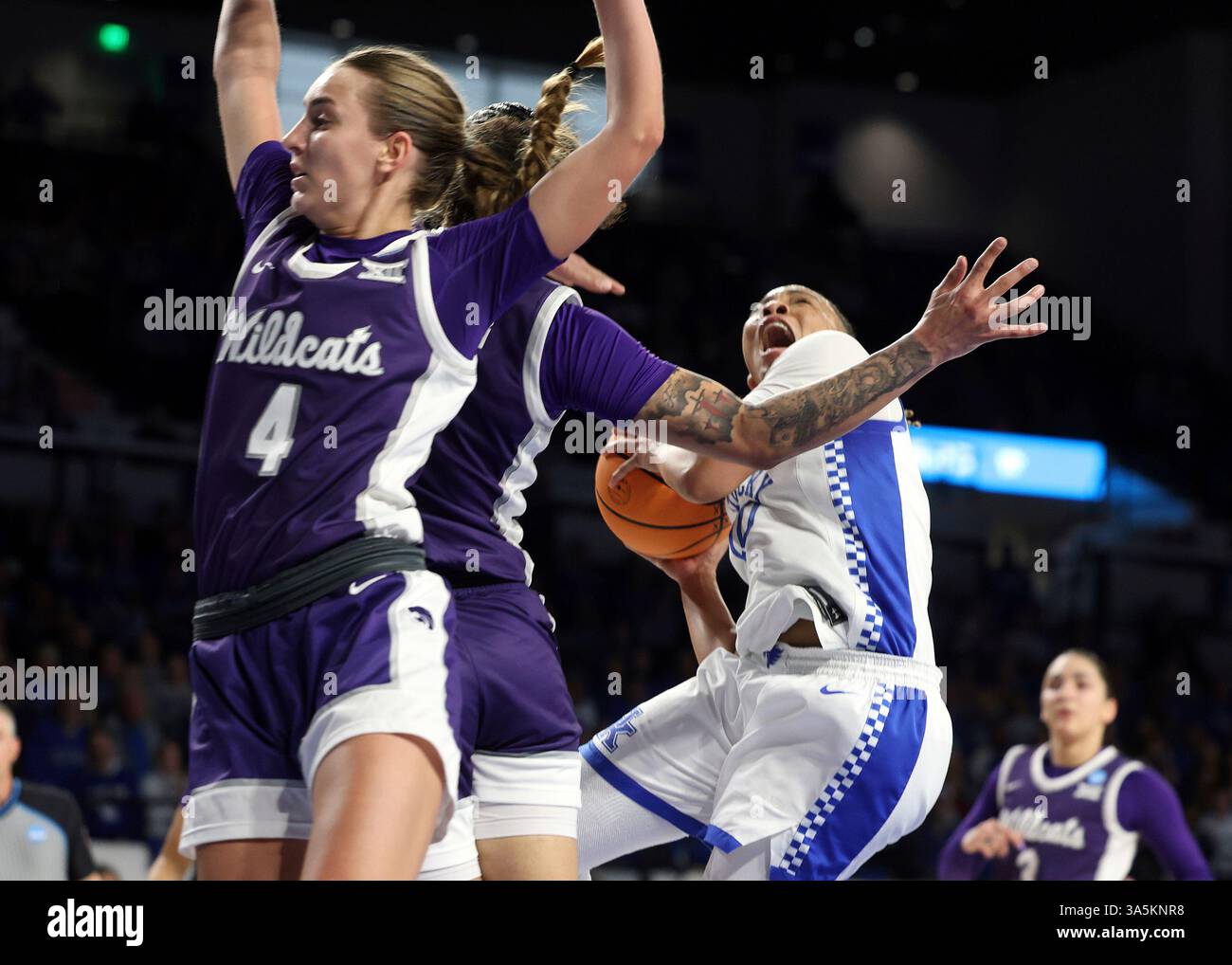 Kentucky's Dazia Lawrence, right, shoots near Kansas State's Zyanna ...