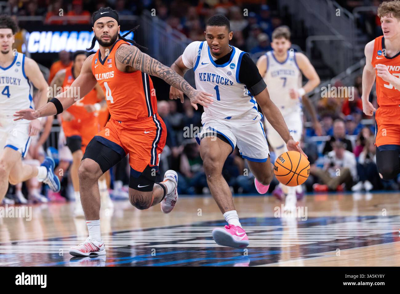 Kentucky guard Lamont Butler (1) handles the ball against Illinois ...
