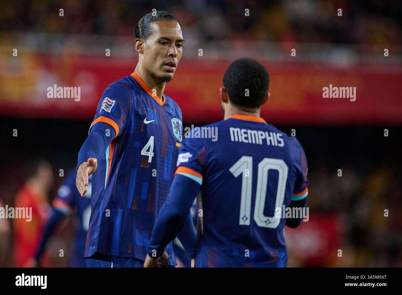 Valencia, Spain. 23rd Mar, 2025. Netherlands' Memphis Depay (r) and ...