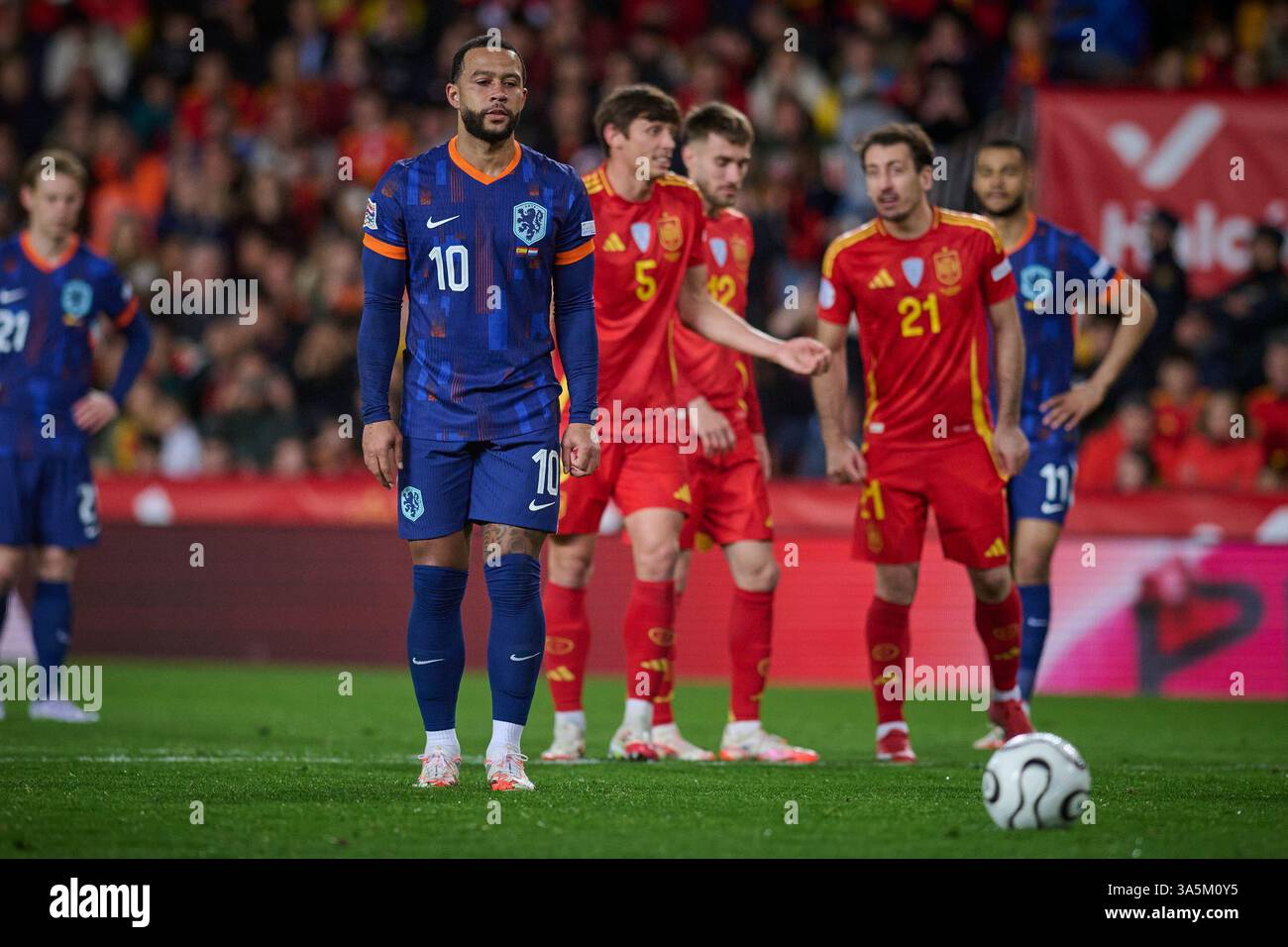Valencia, Spain. 23rd Mar, 2025. Netherlands' Memphis Depay scores a ...