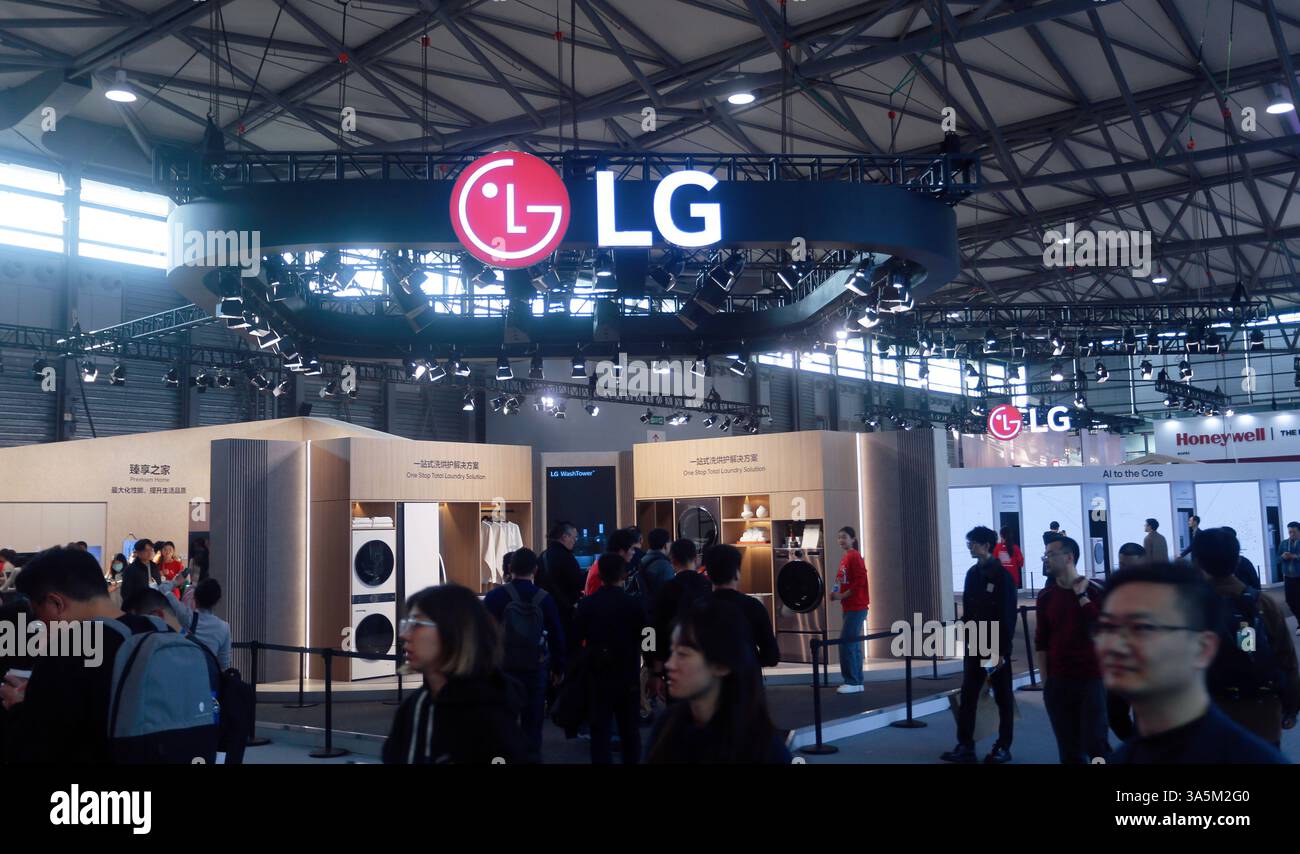 SHANGHAI, CHINA - MARCH 20, 2025 - Visitors visit South Korean company LG booth at the 2025AWE ...