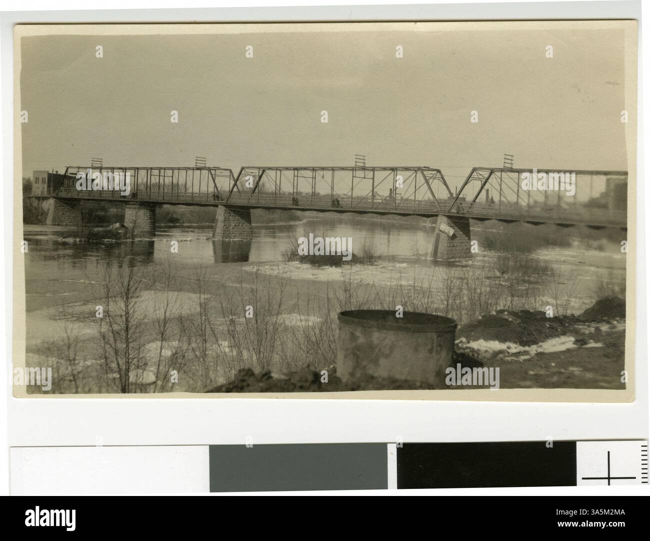The Iron Main Street Bridge spans the Minnesota River in Mankato ...