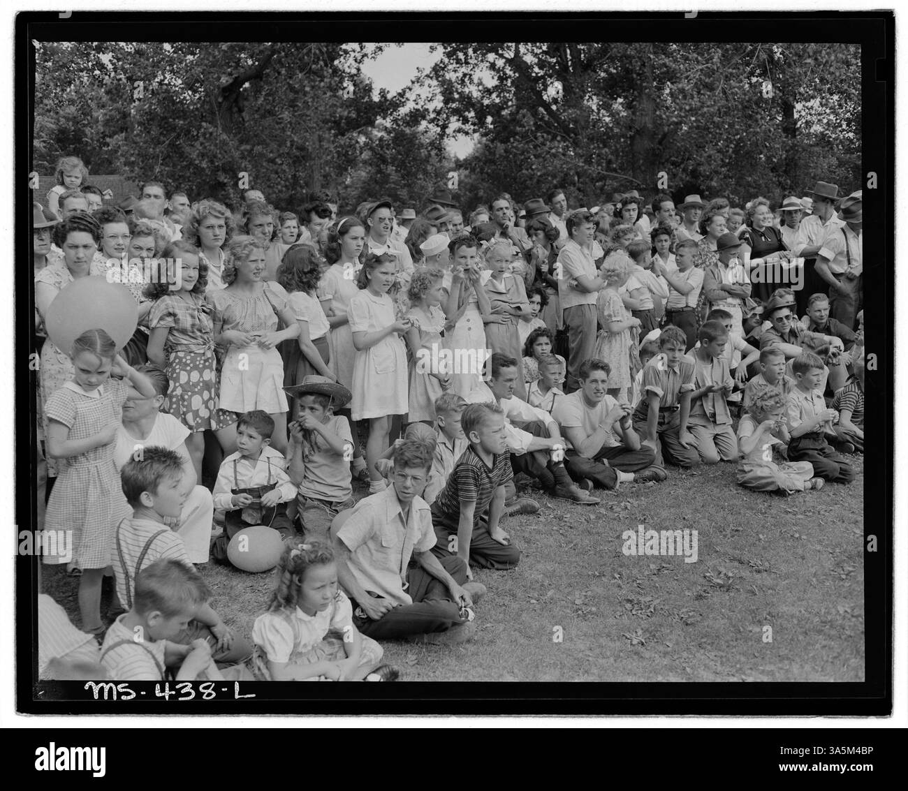 Crowd in park community Cut Out Stock Images & Pictures - Alamy