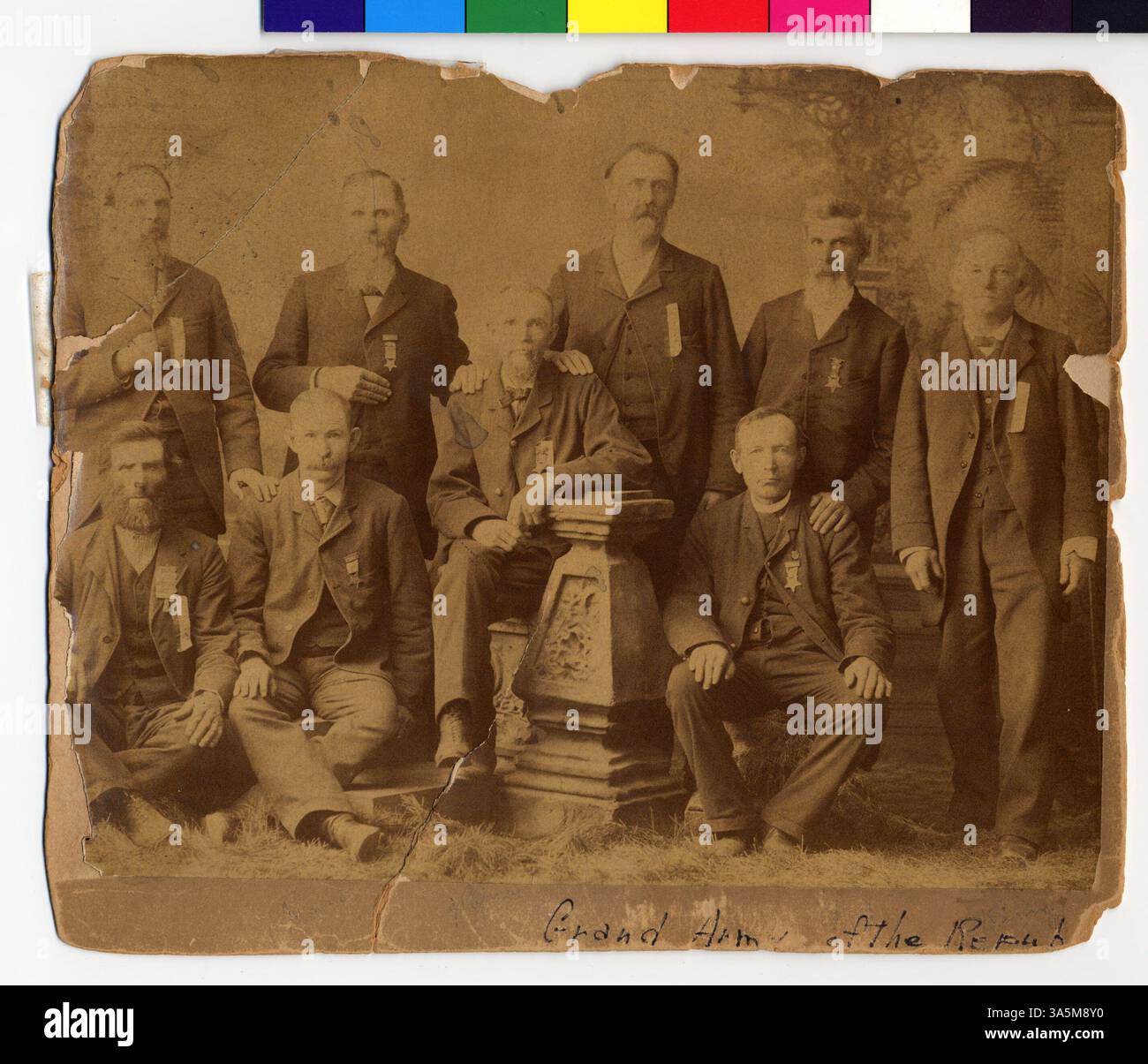 A group portrait of the Grand Army of the Republic (GAR) members in ...