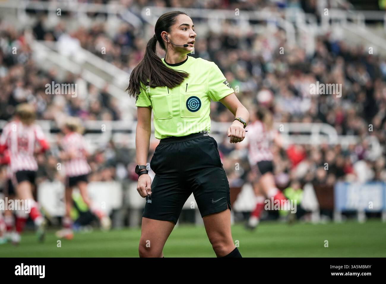 Newcastle, UK. 02nd Dec, 2024. Referee Sophie Dennington during the ...