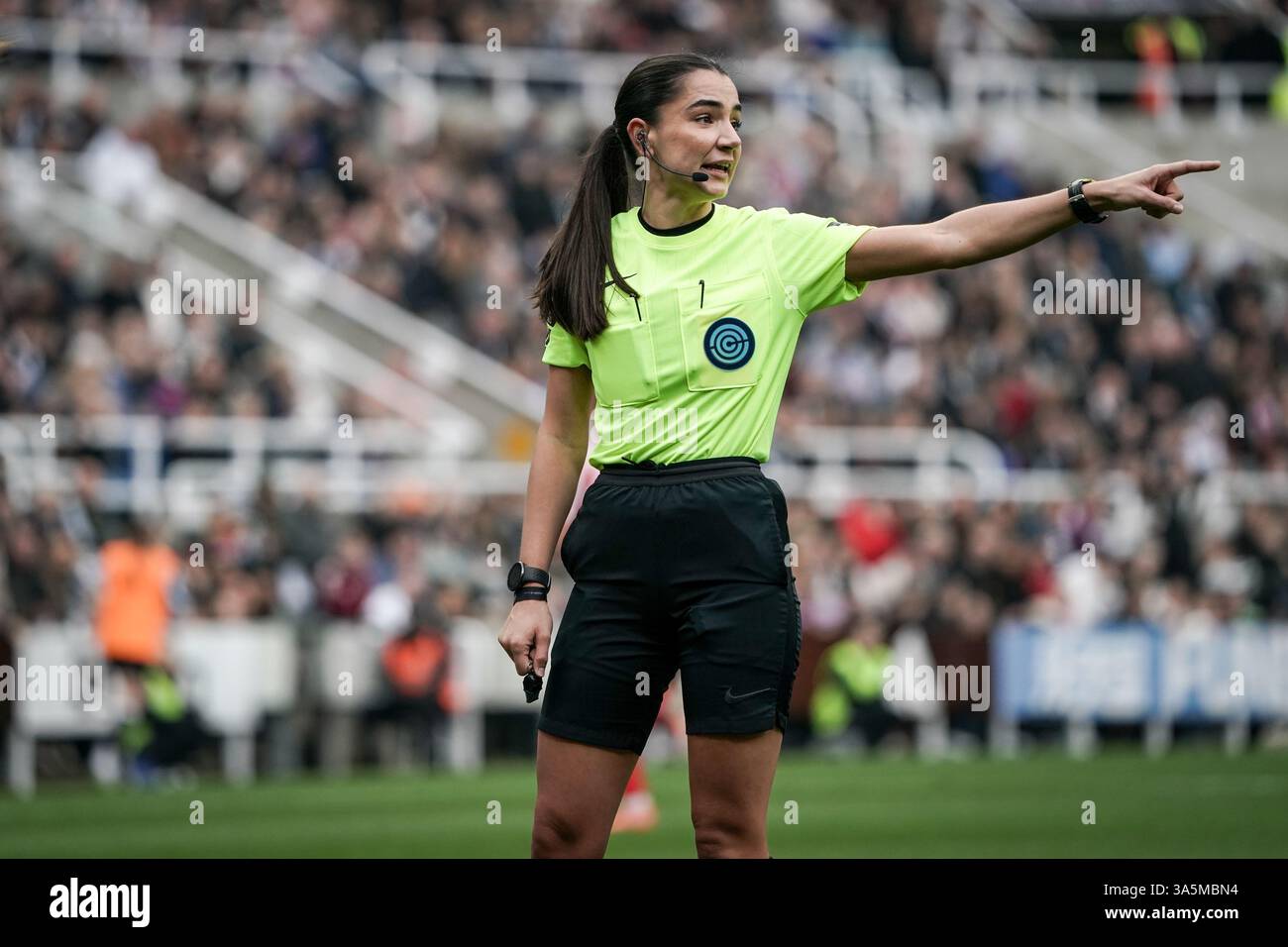 Newcastle, UK. 02nd Dec, 2024. Referee Sophie Dennington during the ...
