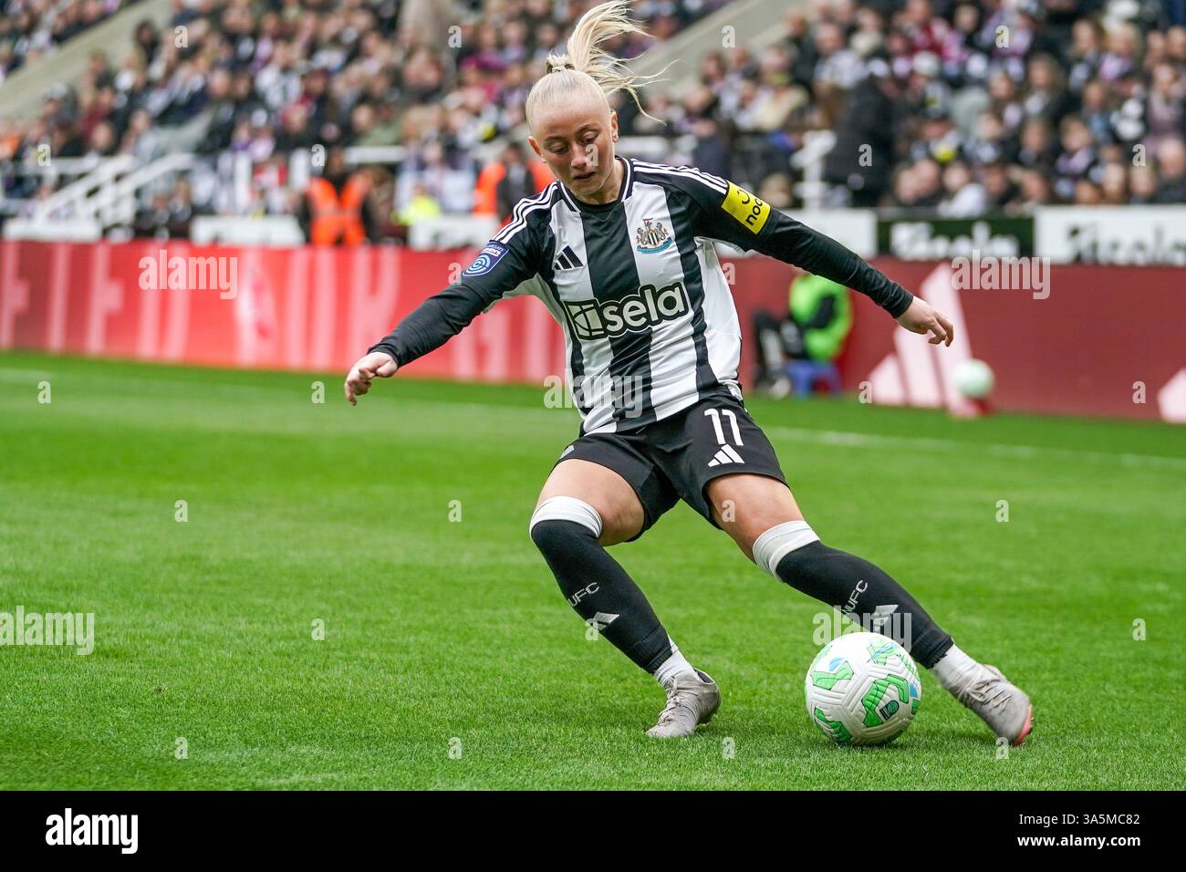 Newcastle, UK. 02nd Dec, 2024. Newcastle's Freya Gregory in action ...