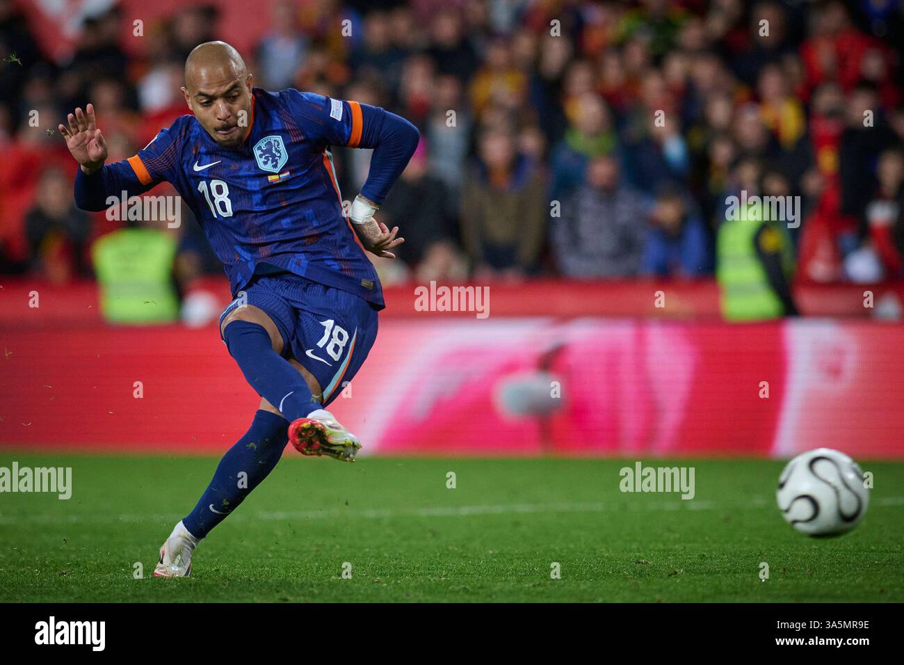 Valencia, Spain. 23rd Mar, 2025. Netherlands' Donyell Malen failed a ...