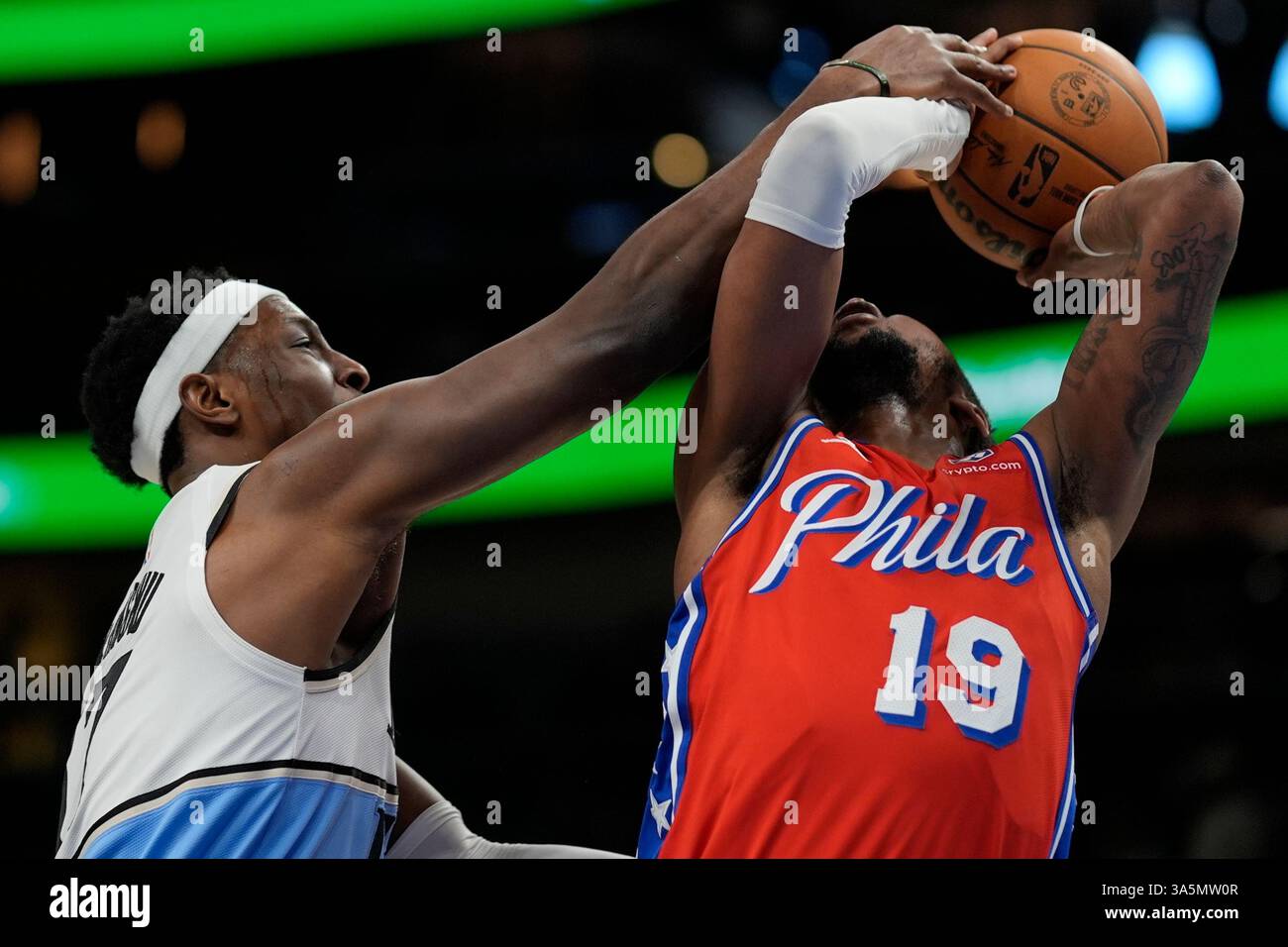 Philadelphia 76ers forward Justin Edwards (19) shoots against Atlanta ...