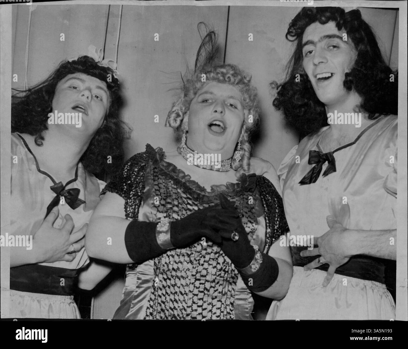 The all soldier musical revue at fort snelling features soldiers hi-res ...