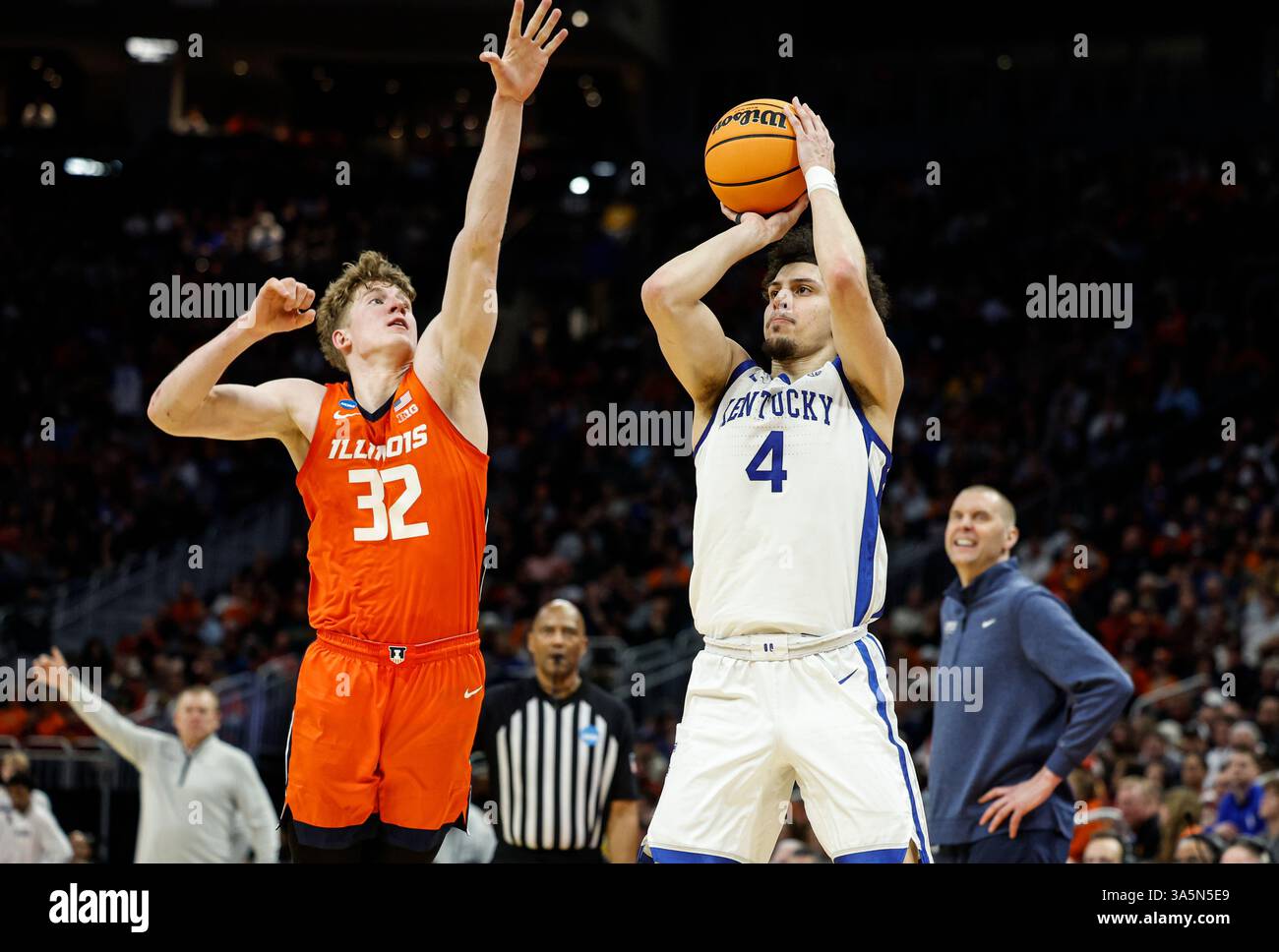 Kentucky guard Koby Brea (4) shoots against Illinois in the second half ...
