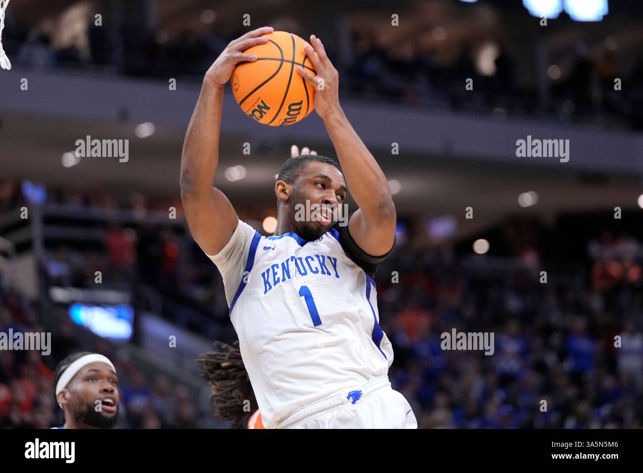 Kentucky guard Lamont Butler (1) rebounds the ball against Illinois ...