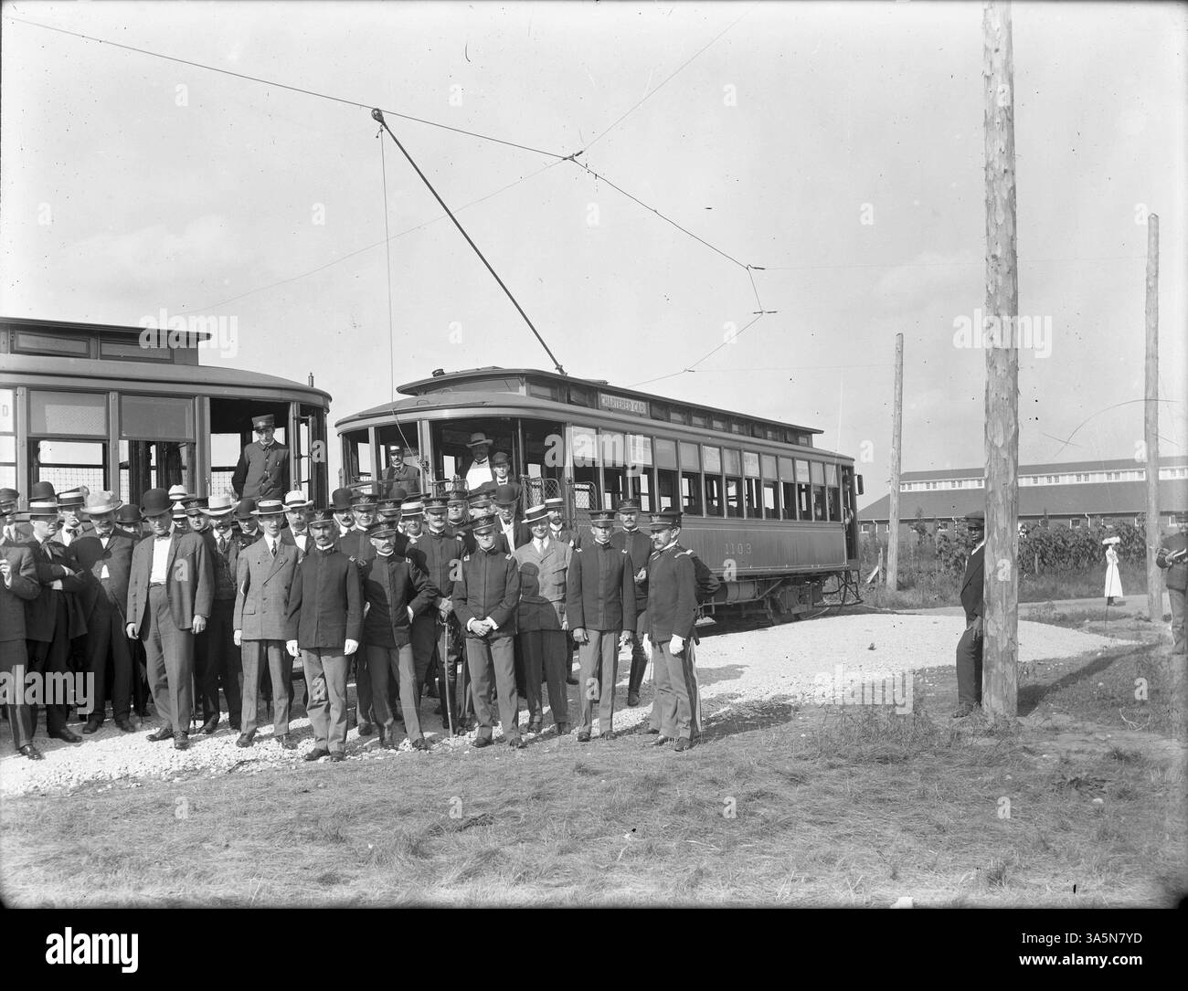 In August 1905, members of the Minneapolis Commercial Club and soldiers ...