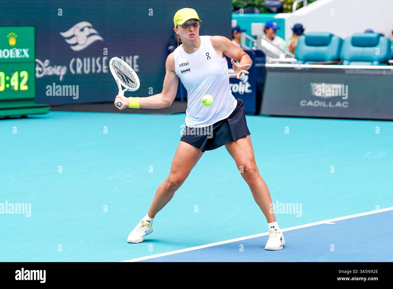 Miami, Florida, USA. 23rd Mar, 2025. Iga Swiatek (POL) returns a shot ...