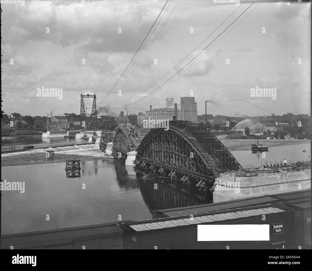 This photograph shows the construction of the Third Avenue Bridge in ...