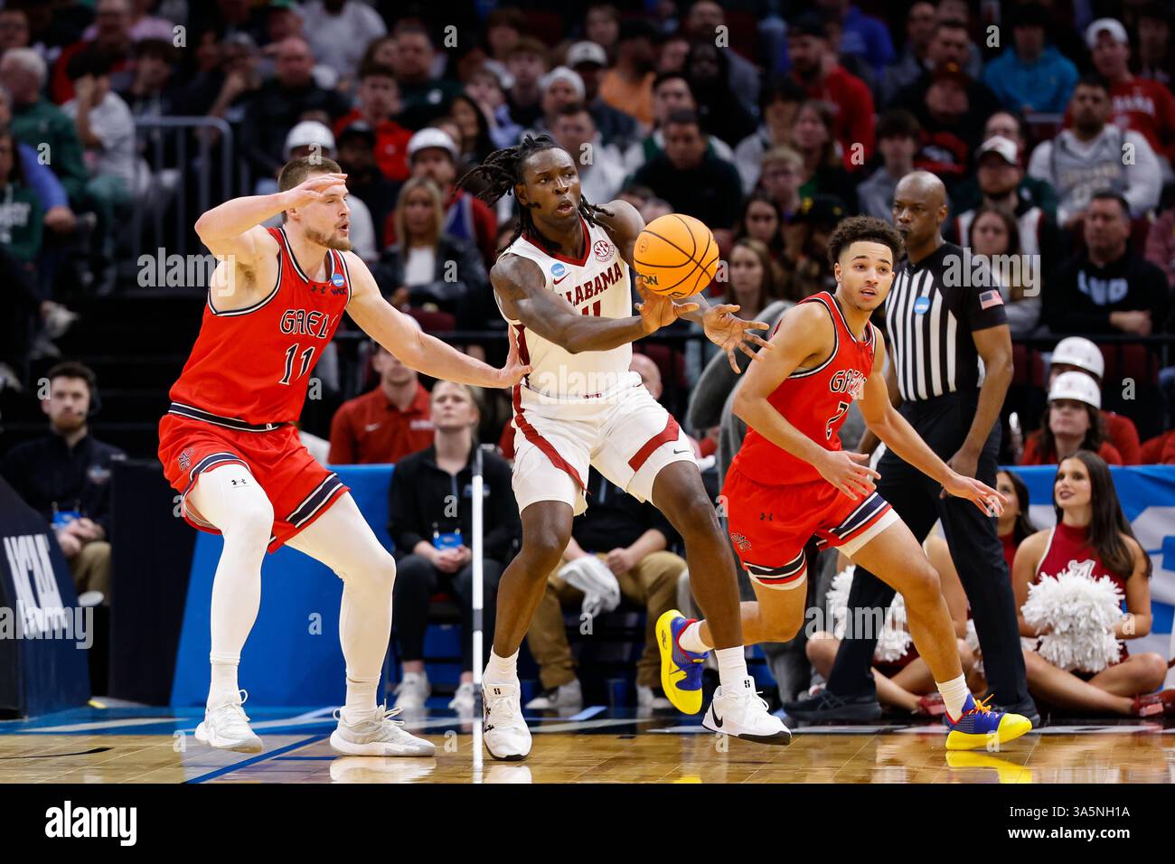March 23, 2025: Alabama center Clifford Omoruyi (11) passes the ball during the second half of ...