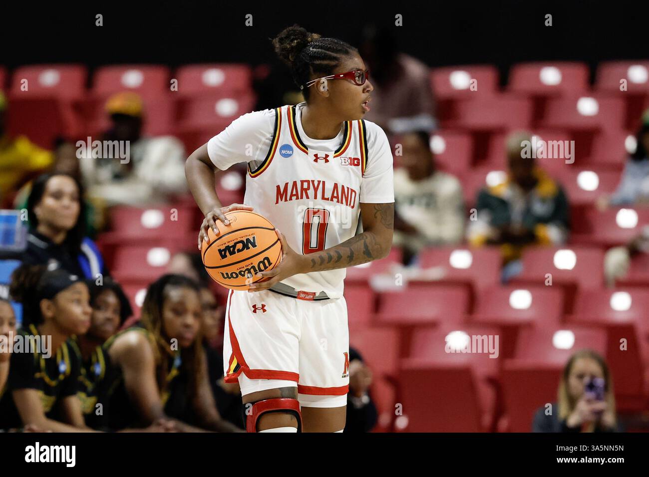 Maryland guard Shyanne Sellers (0) handles the ball during the first ...