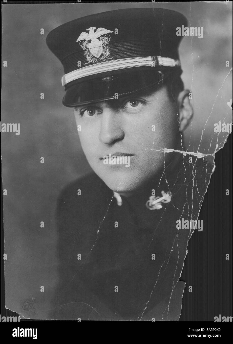 Lieutenant commander colby dodge serves as the executive officer hi-res ...