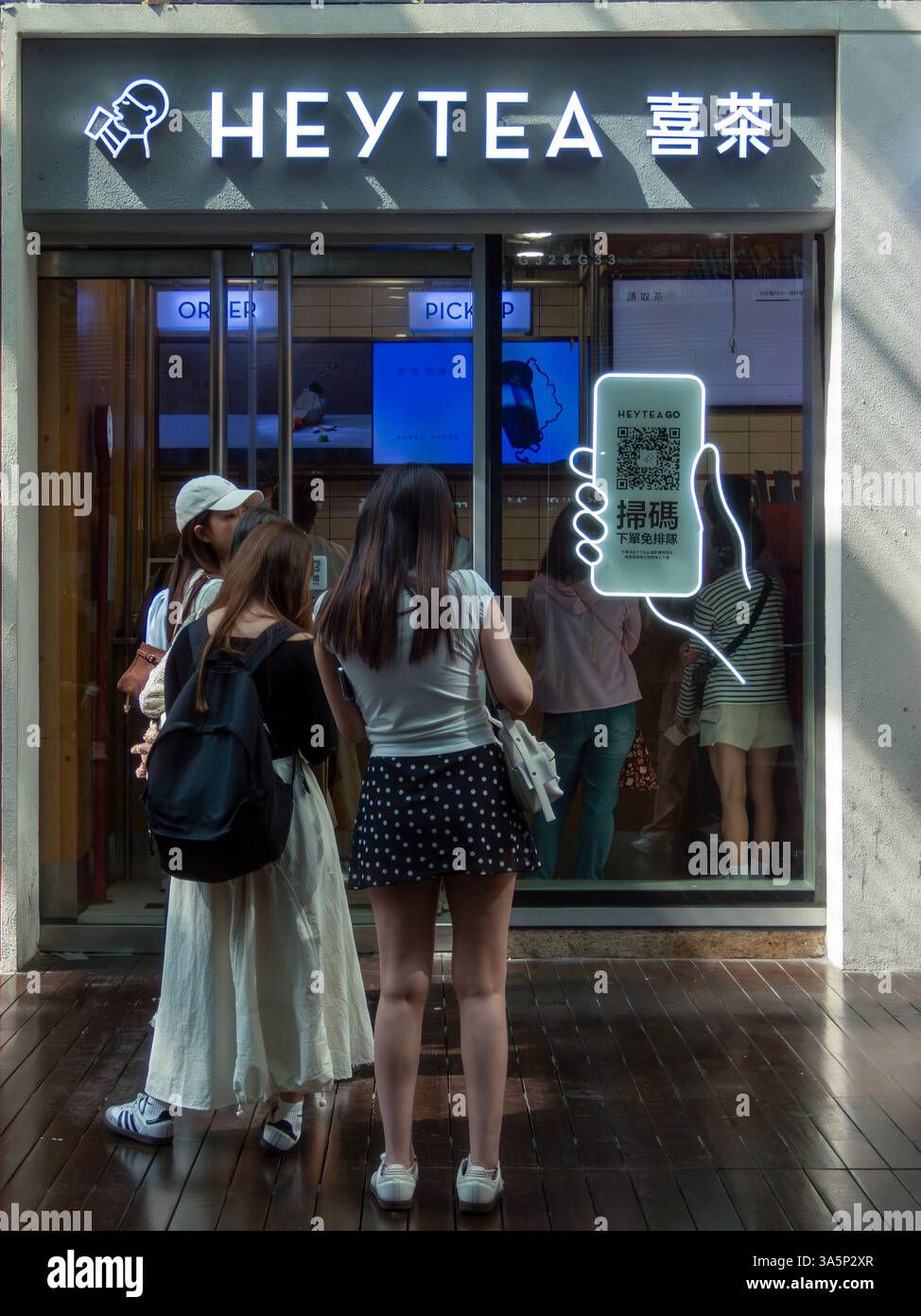 Hong Kong, China. 23rd Mar, 2025. Customers seen lining up to buy drinks at the HEYTEA store in ...