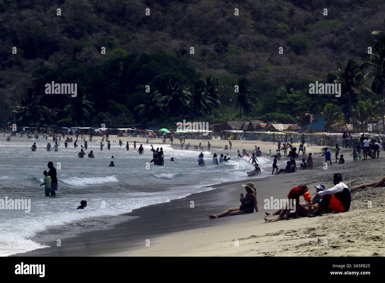 Patanemo, Carabobo, Venezuela. 22nd Mar, 2025. March 22, 2025.Tourists ...