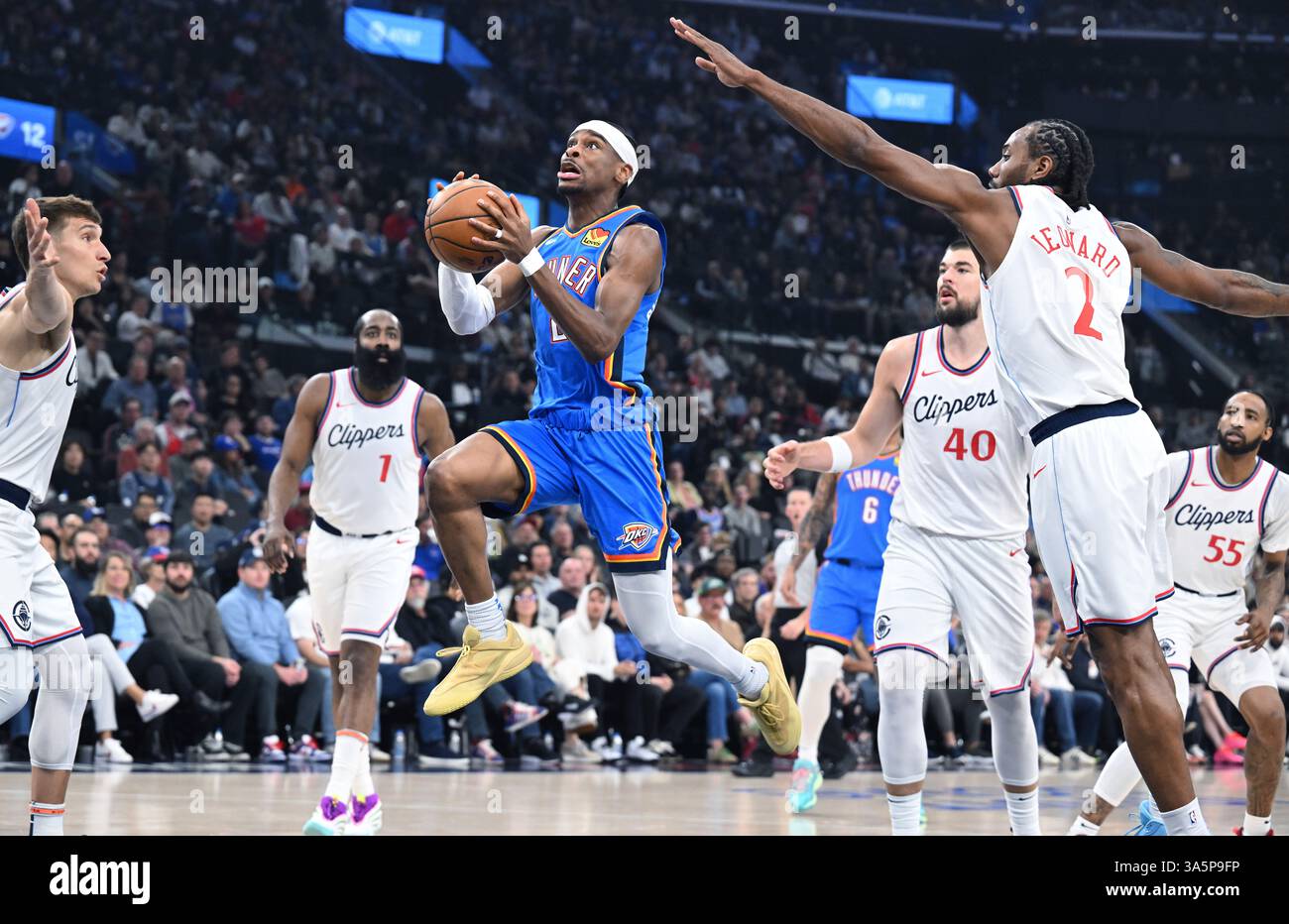 Oklahoma City Thunder guard Shai Gilgeous-Alexander (2) drives to the ...