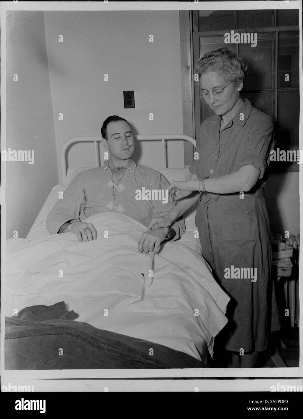 Lieutenant herman fox and private mary joyce hi-res stock photography ...