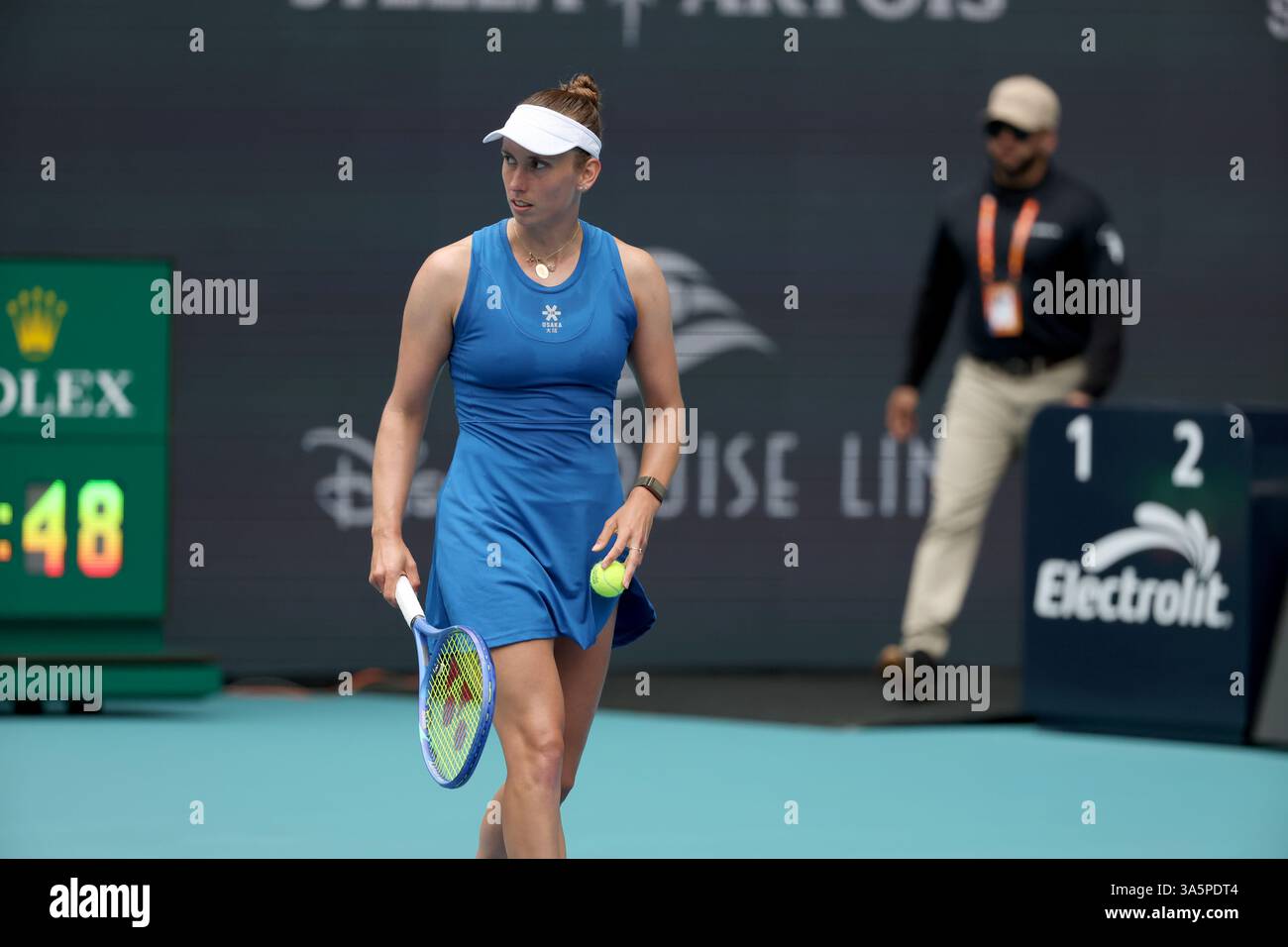 MIAMI GARDENS, FLORIDA - MARCH 23: Iga Swiatek of Poland defeats Elise Mertens of Belgium in the ...