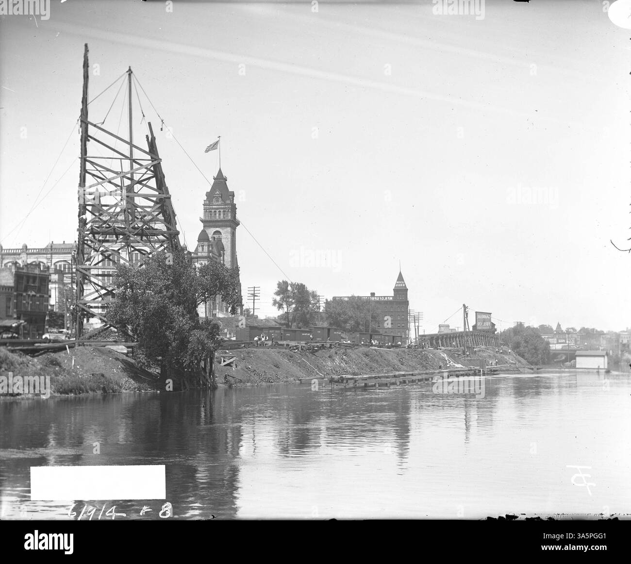 The construction of the Third Avenue Bridge in Minneapolis, with towers ...