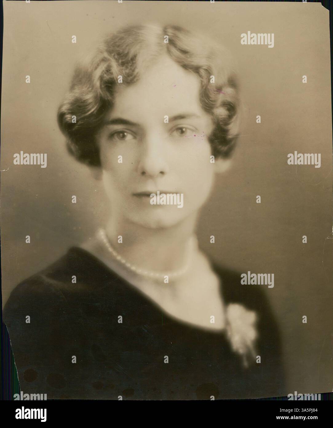 Eileen Donnelly, daughter of R. E. Scriver of Minneapolis, is married ...