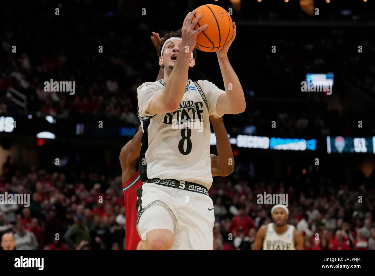 Michigan State forward Frankie Fidler (8) shoots in front of New Mexico ...
