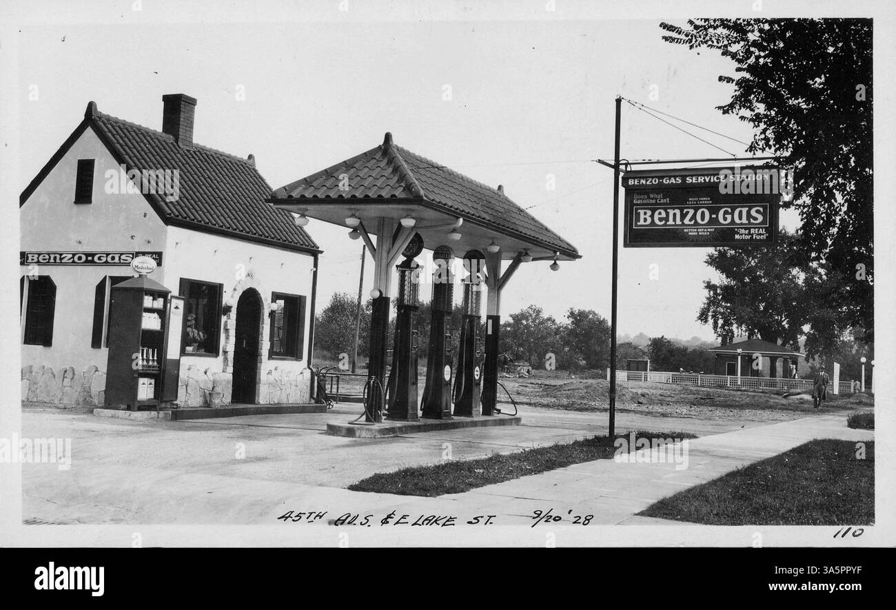 Benzo service station hi-res stock photography and images - Alamy