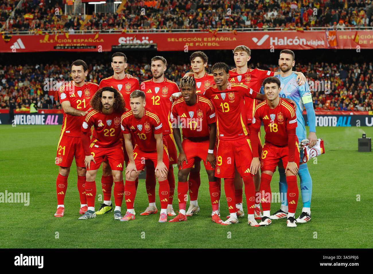 Valencia, Spain. 23rd Mar, 2025. Spain team group line-up (ESP ...