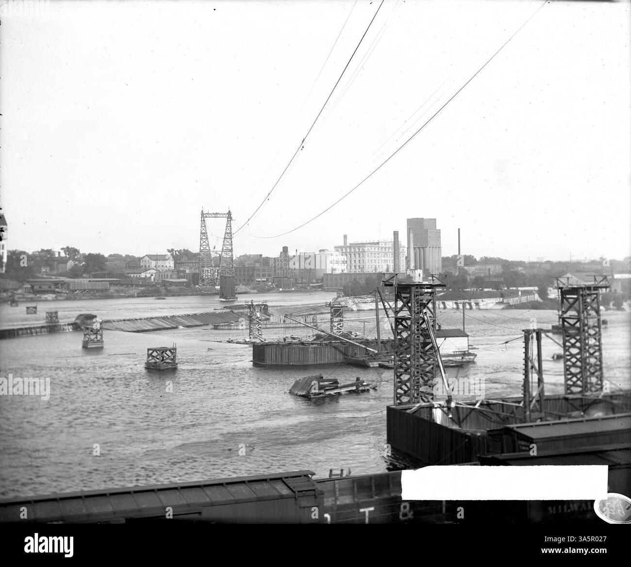 The construction of the Third Avenue Bridge in Minneapolis is ...