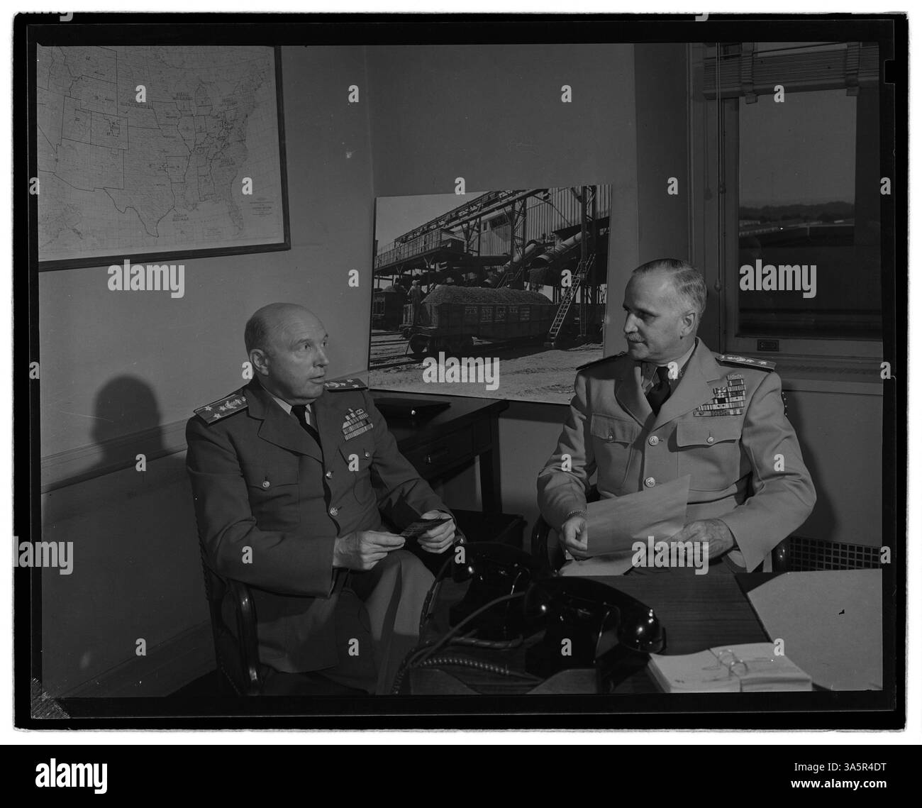 Military leaders officials veterans Black and White Stock Photos ...