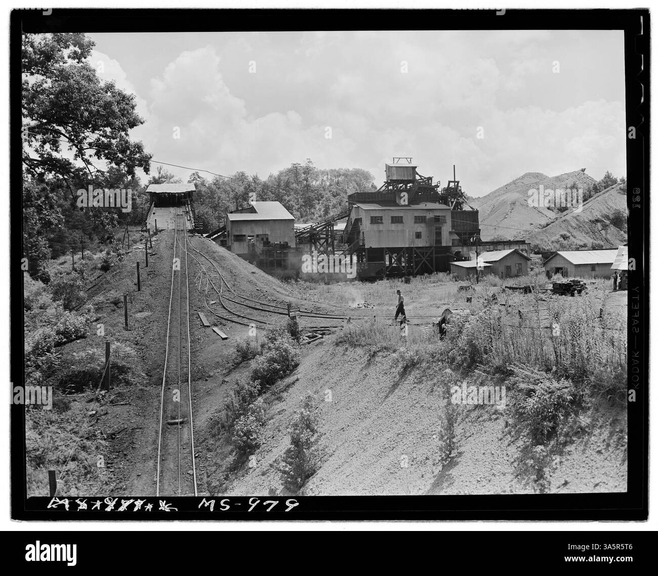 The tipple and slag beaks at Consolidated Coal Company's Bankhead Mine ...
