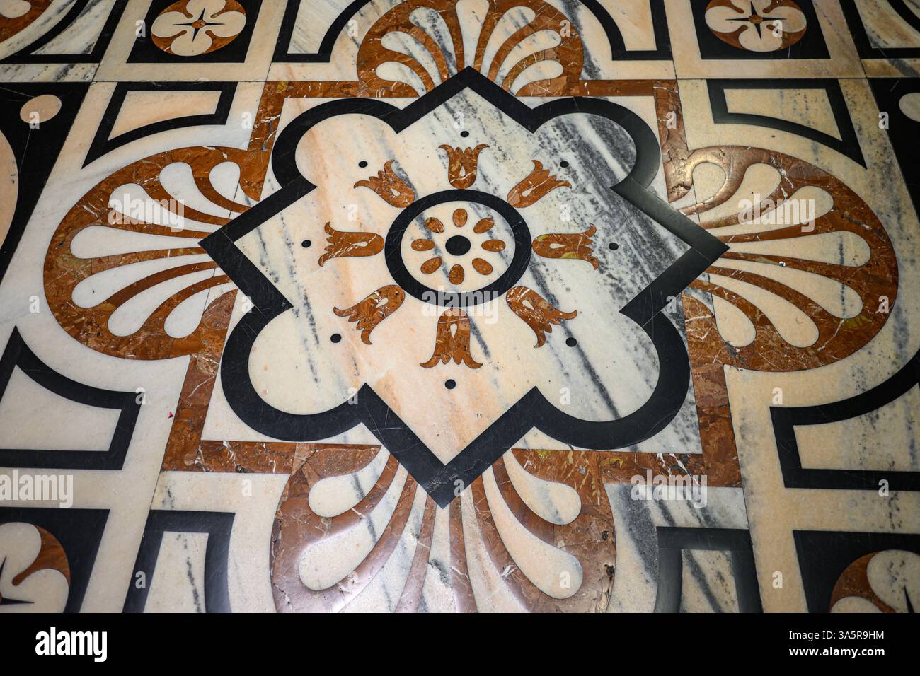 Marble floors inside the Duomo di Milano (Milan Cathedral) designed by ...