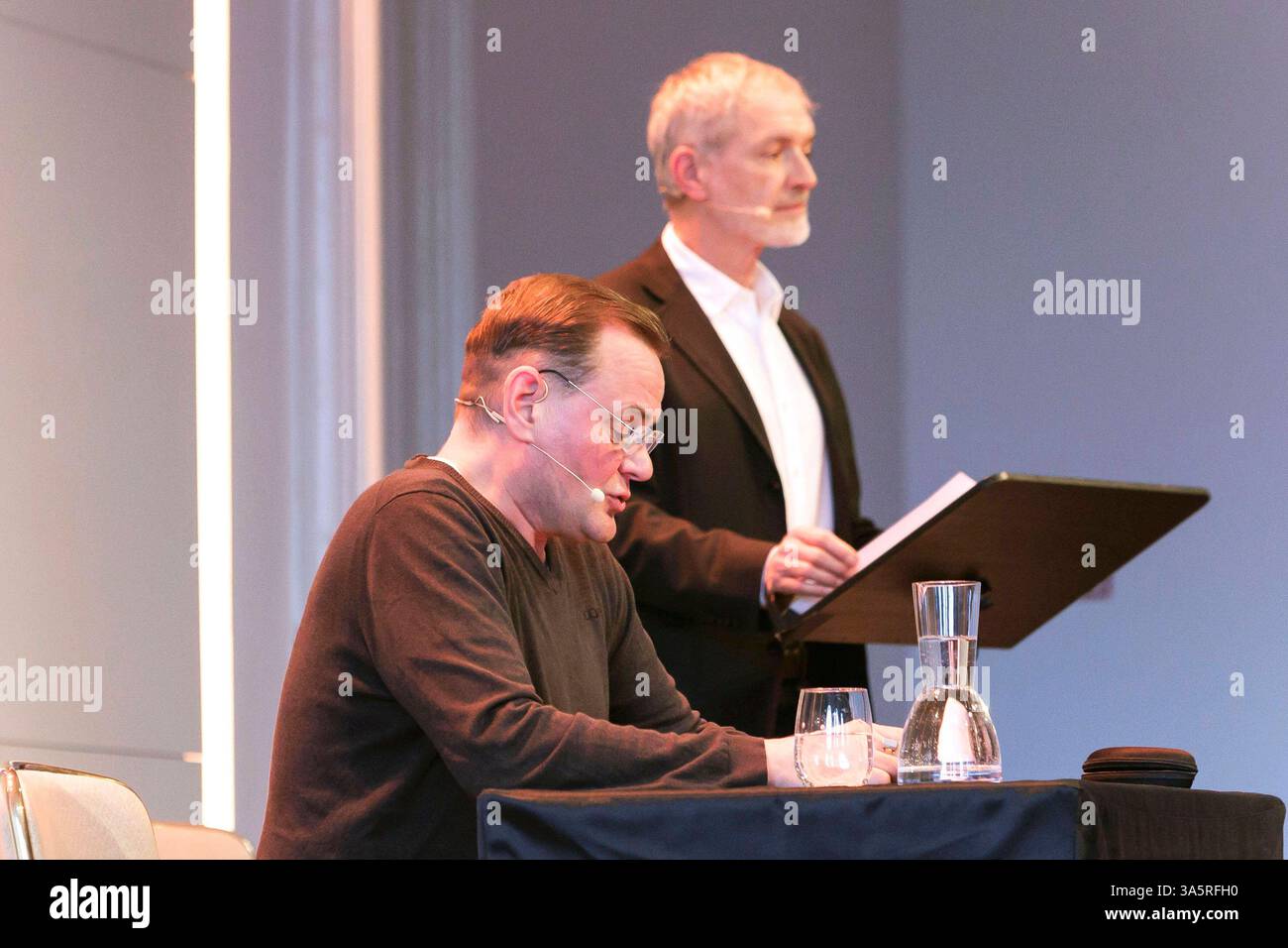 Devid Striesow und Paul Ingendaay bei der lit.Cologne 2025 ...
