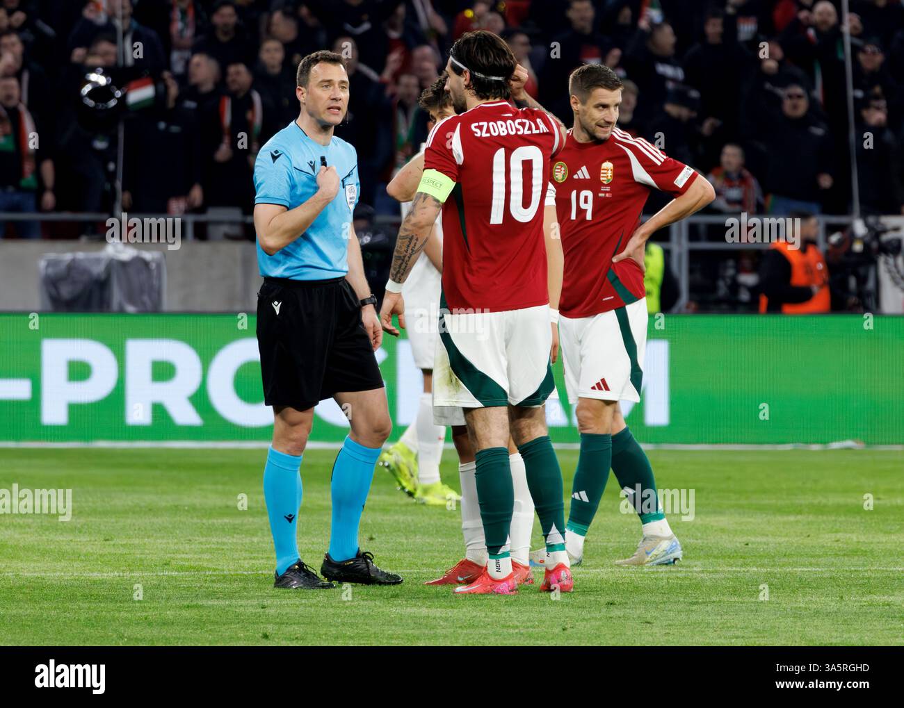 Budapest, Hungary. 23rd March, 2025. Referee Felix Zwayer talks to ...