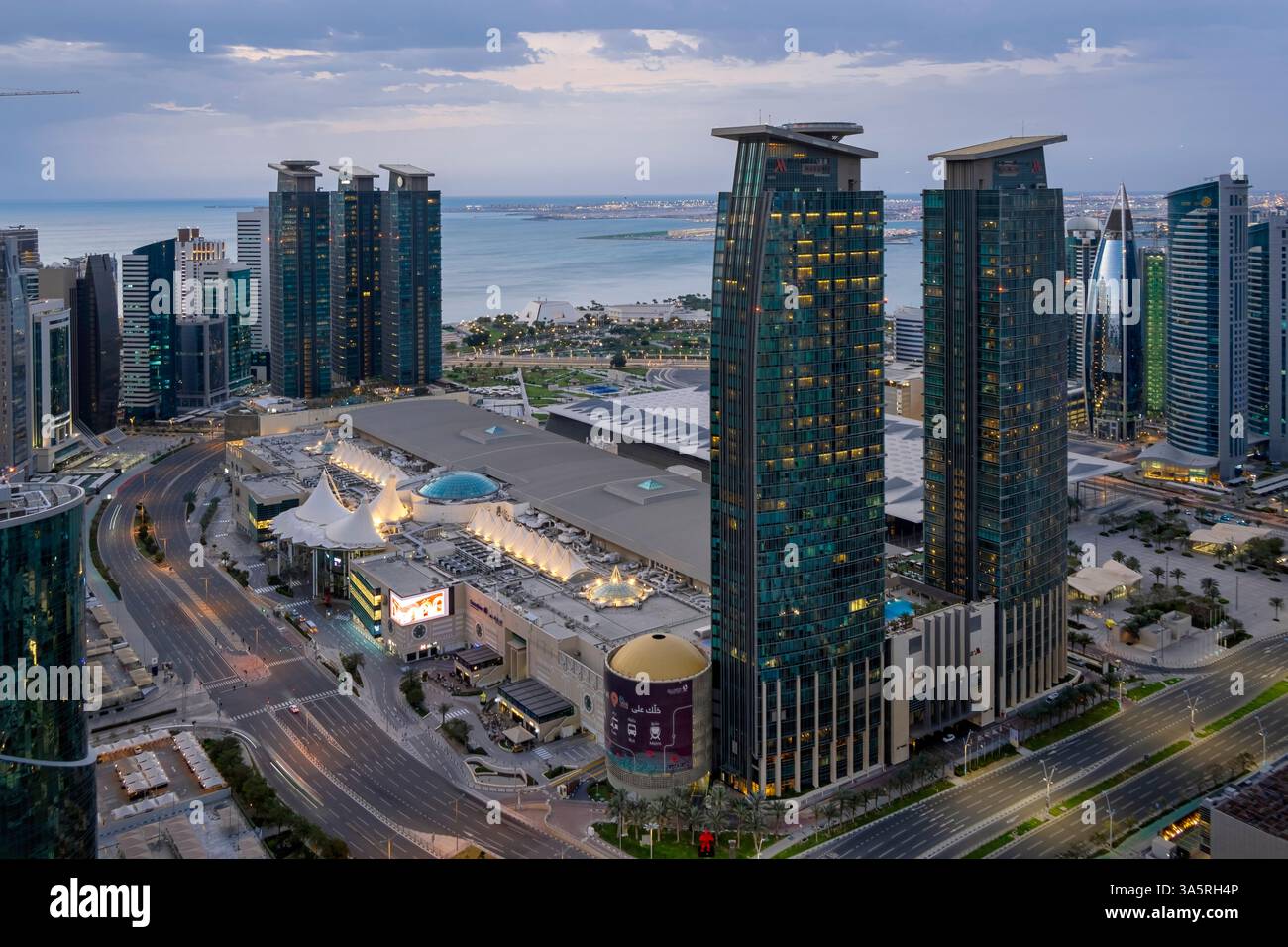 Marriott Marquis City Center Doha Hotel Stock Photo - Alamy