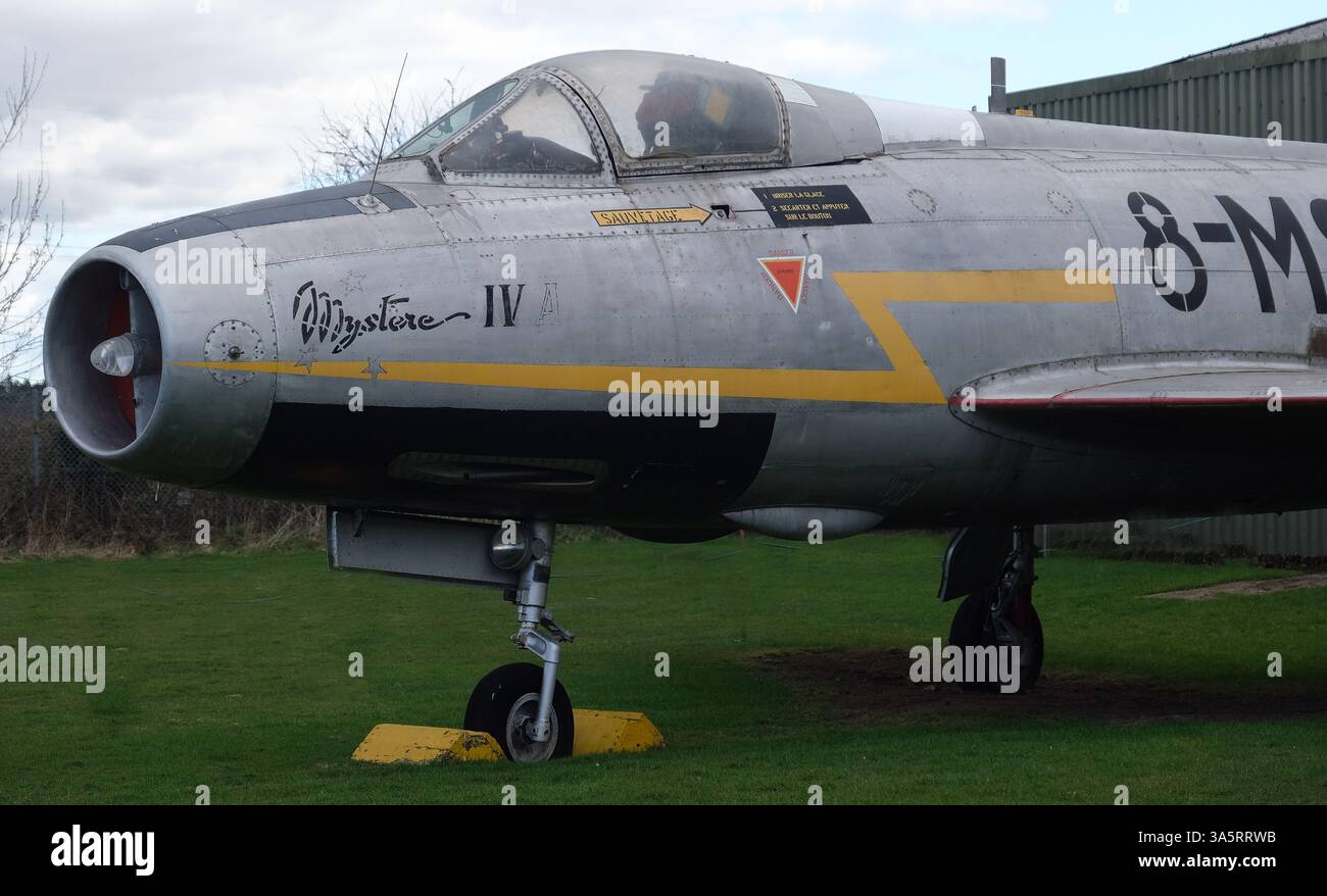 The Dassault MD.454 Mystère IV is a 1950s French fighter-bomber ...
