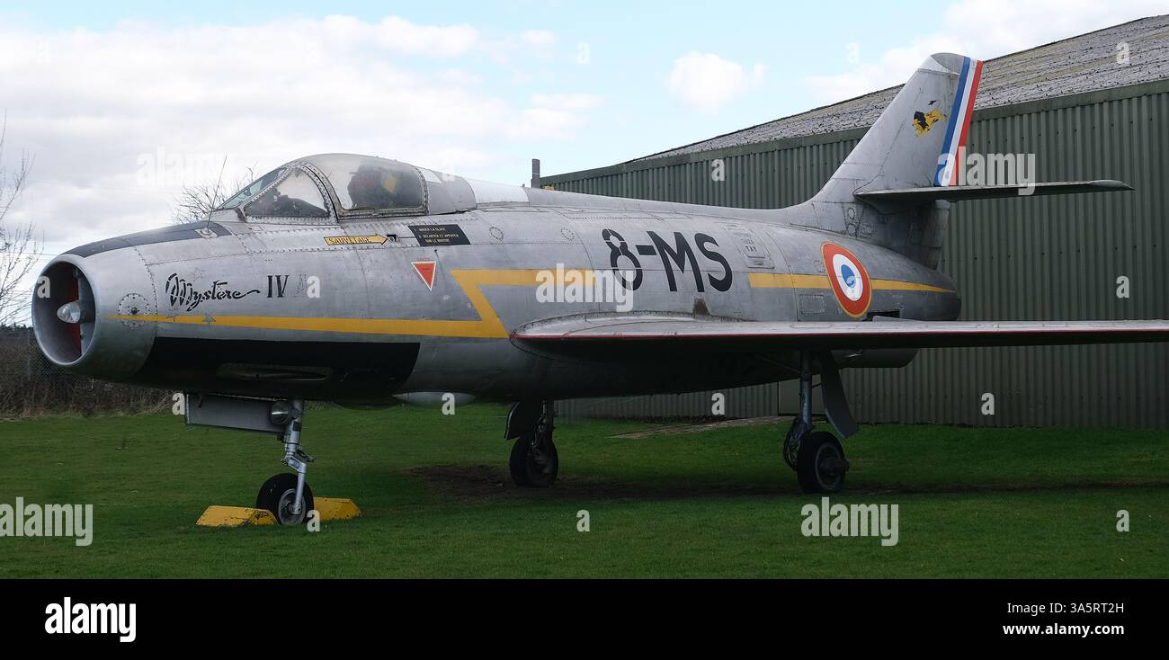 The Dassault MD.454 Mystère IV is a 1950s French fighter-bomber ...